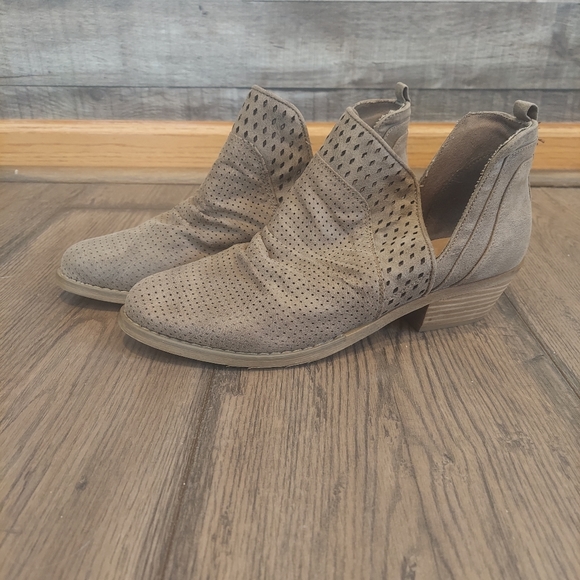 Report | Shoes | Booties | Poshmark